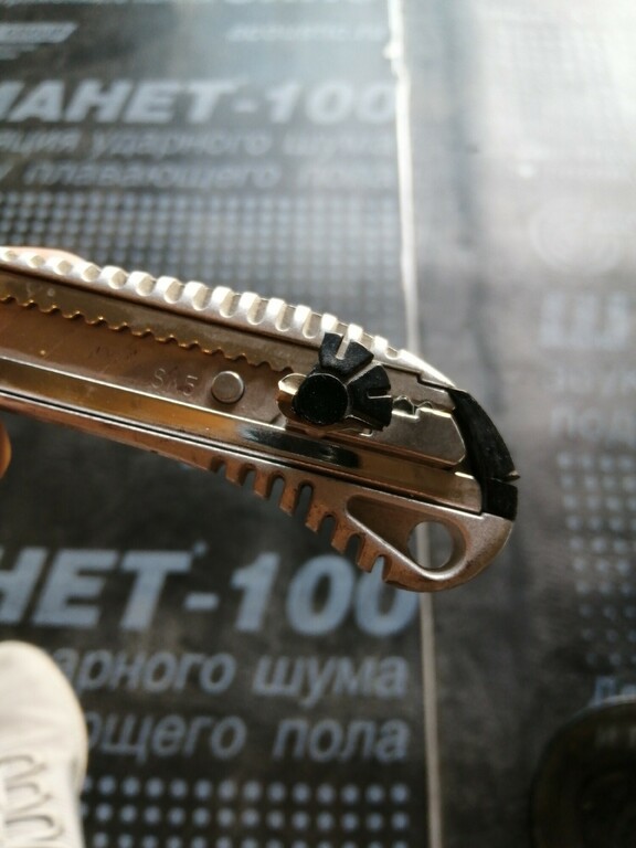 Нож строительный Hesler 18 мм с ломающимся лезвием стальной корпус ...