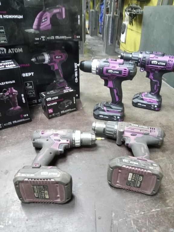 Дрель-шуруповерт аккумуляторная КМ АТОМ 18В 2Ач Li-Ion 2 АКБ и ЗУ (CD ...