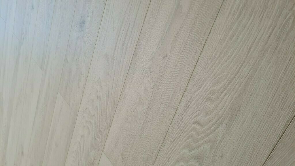 Ламинат 33 класс Ultradecor Expert Choice дуб айсберг 1,48 кв.м 12 мм с ...